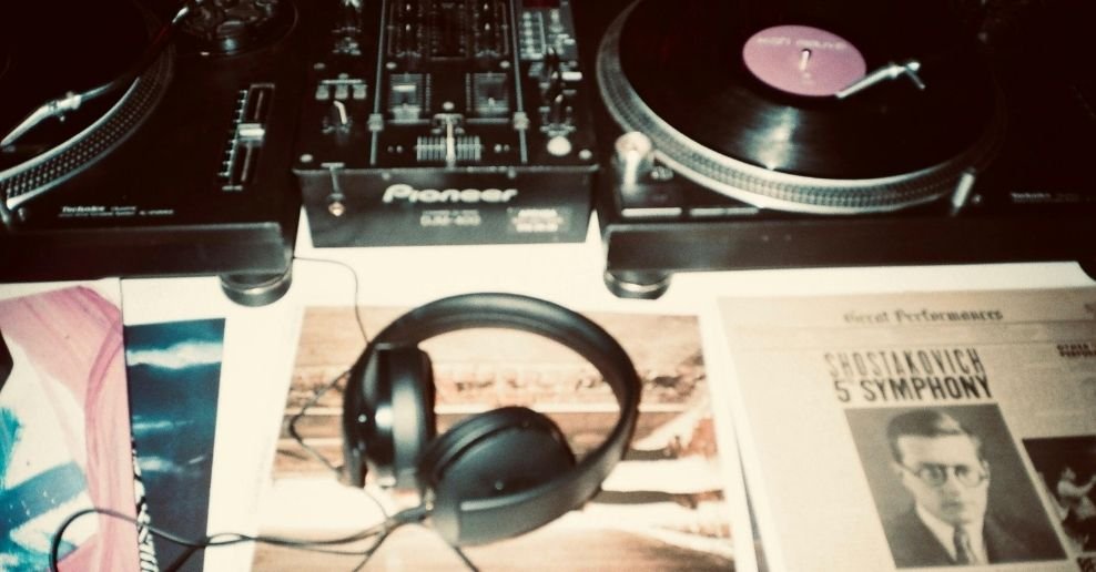 Descubre las Partes de un Tocadiscos: Una Guía Completa – Vinilo Retro