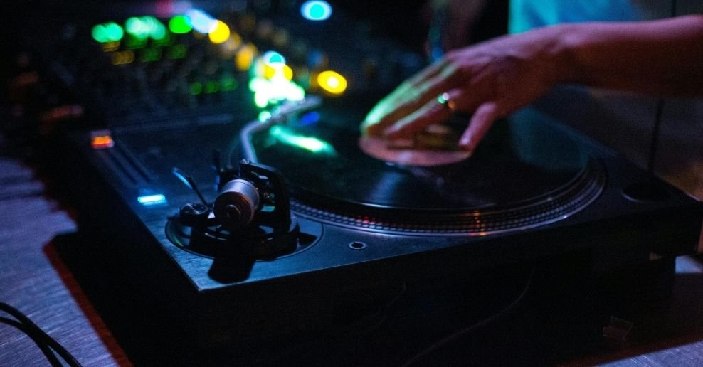 Descubre las Partes de un Tocadiscos: Una Guía Completa – Vinilo Retro